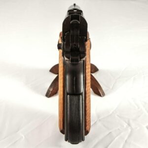 Musta Colt M1911A1 puukahvoilla, USA 1911 - Rautaportti